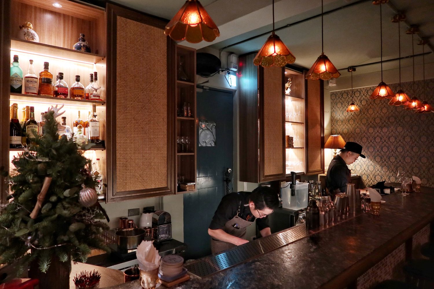 【台中酒吧推薦】Nobody Knows Bar 無人知曉|隱身在巷弄內的老宅酒吧，創意調酒搭配復古台菜料理 @混血珊莎的奇幻旅程