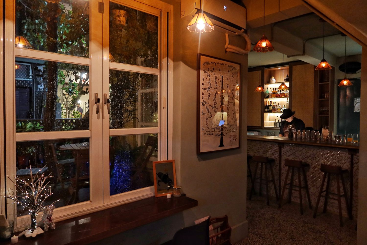 【台中酒吧推薦】Nobody Knows Bar 無人知曉|隱身在巷弄內的老宅酒吧，創意調酒搭配復古台菜料理 @混血珊莎的奇幻旅程