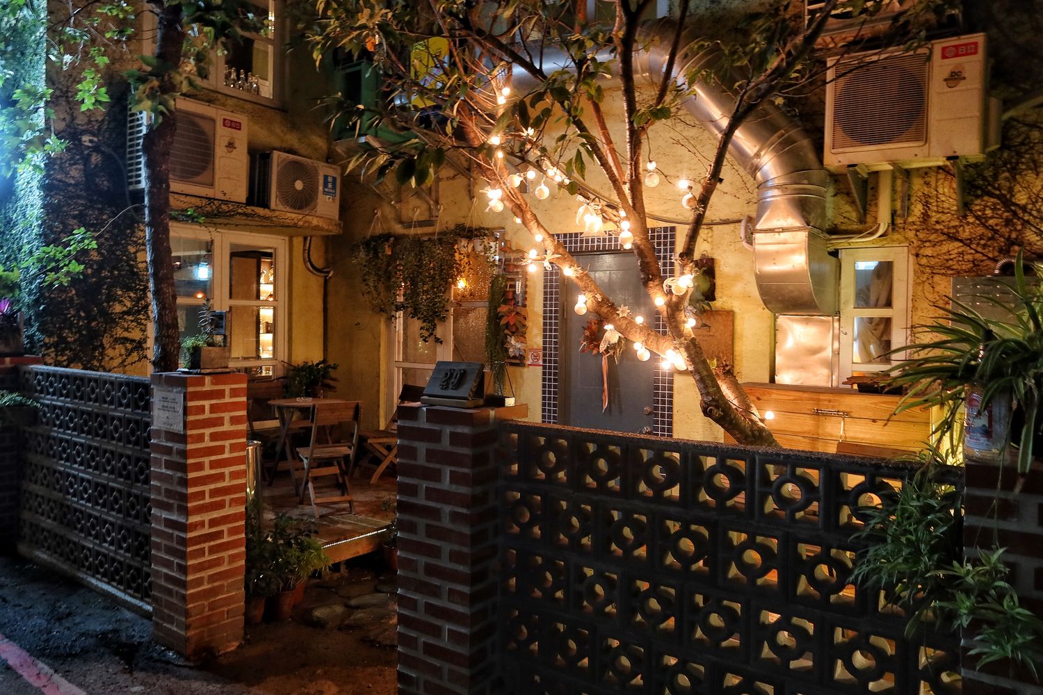 【台中酒吧推薦】Nobody Knows Bar 無人知曉|隱身在巷弄內的老宅酒吧，創意調酒搭配復古台菜料理 @混血珊莎的奇幻旅程