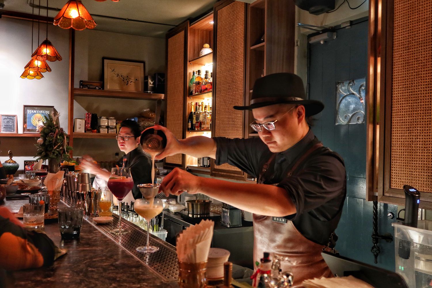 【台中酒吧推薦】Nobody Knows Bar 無人知曉|隱身在巷弄內的老宅酒吧，創意調酒搭配復古台菜料理 @混血珊莎的奇幻旅程