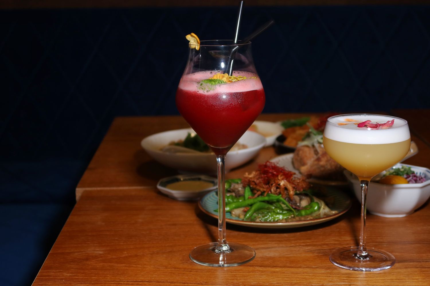 【台中酒吧推薦】Nobody Knows Bar 無人知曉|隱身在巷弄內的老宅酒吧，創意調酒搭配復古台菜料理 @混血珊莎的奇幻旅程